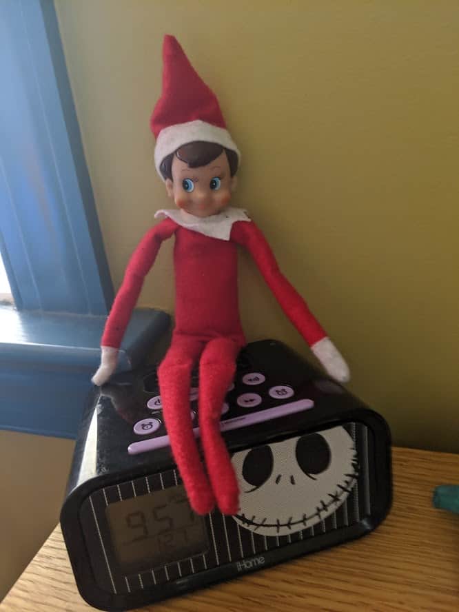 35 Easy, Last-Minute Elf on the Shelf Ideas (with pictures)
